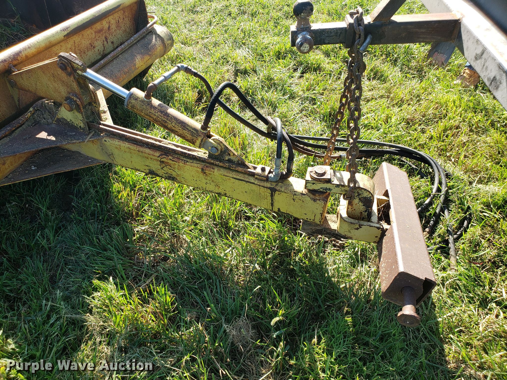 Reynolds 5C scraper in Odessa, MO | Item DG7621 sold | Purple Wave