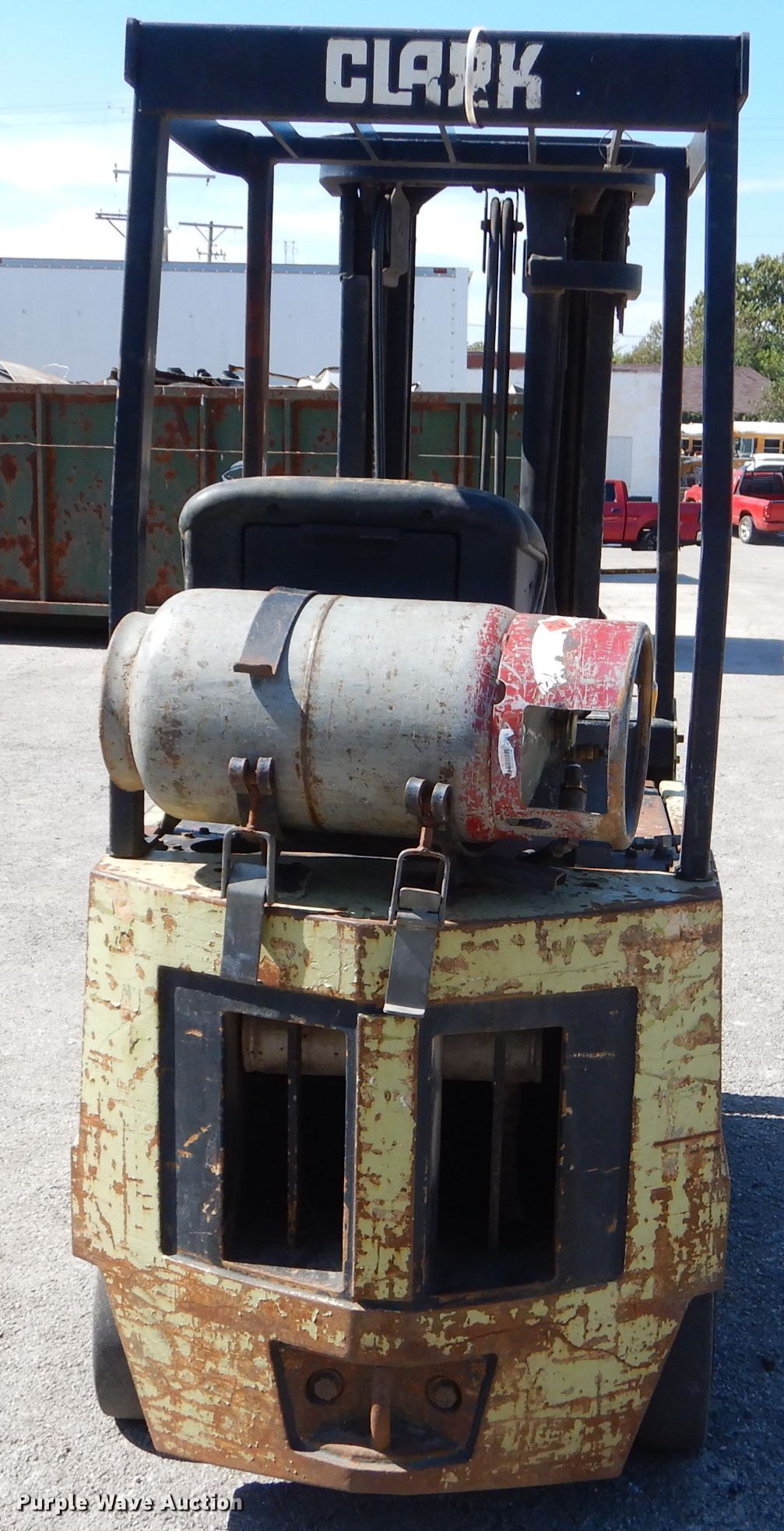 Clark GCS15 forklift in Caney, KS | Item EY9266 sold | Purple Wave