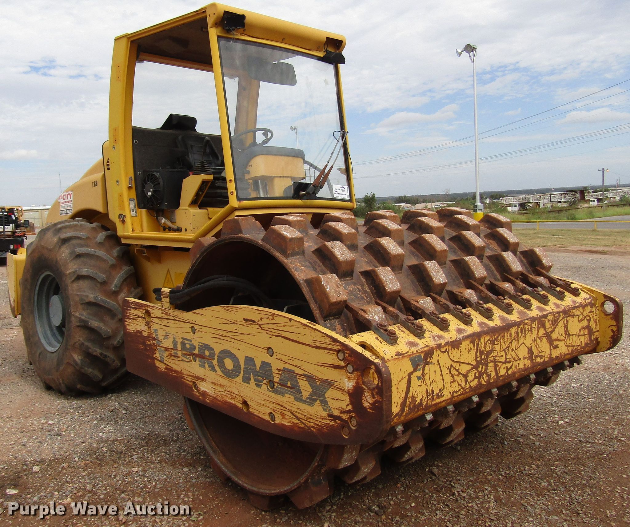 Vibromax VM106PD single drum vibratory roller in Woodward, OK | Item ...