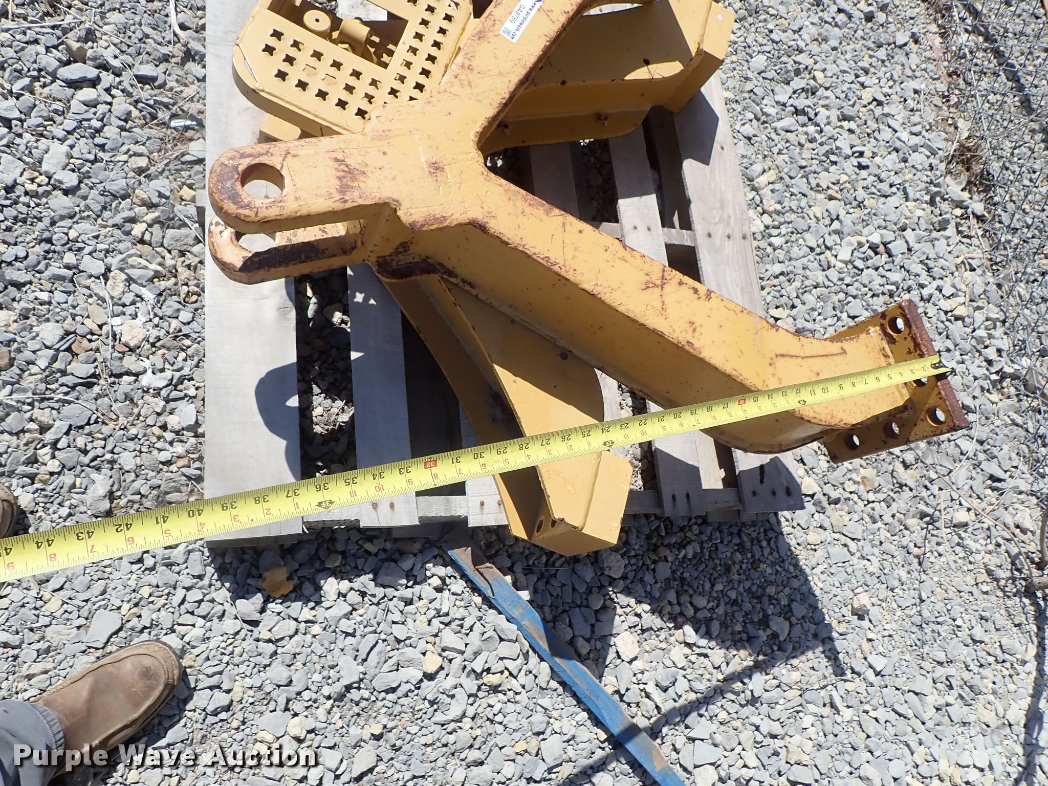 (2) Caterpillar D6T dozer draw bars in Wichita, KS | Item GA9789 sold ...