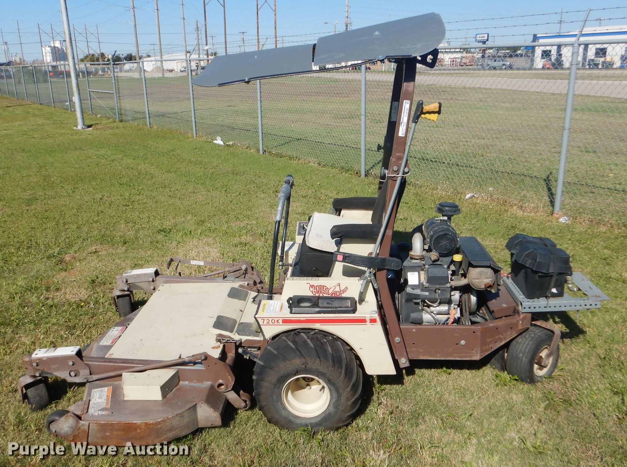 2002 Grasshopper 720K ZTR lawn mower in Hays, KS | Item FJ9792 sold ...