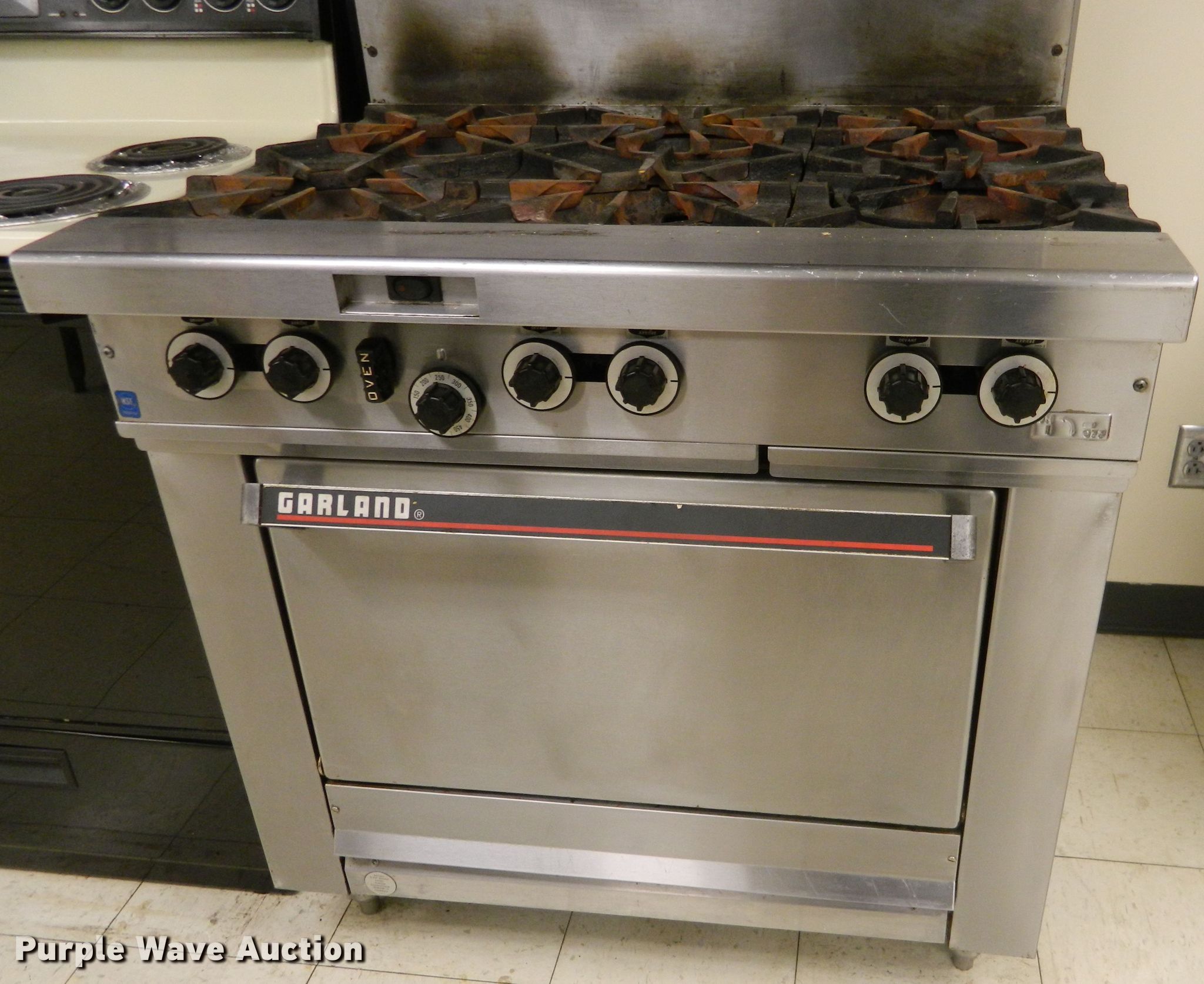 Garland six burner stove in Hays, KS | Item GE9822 sold | Purple Wave