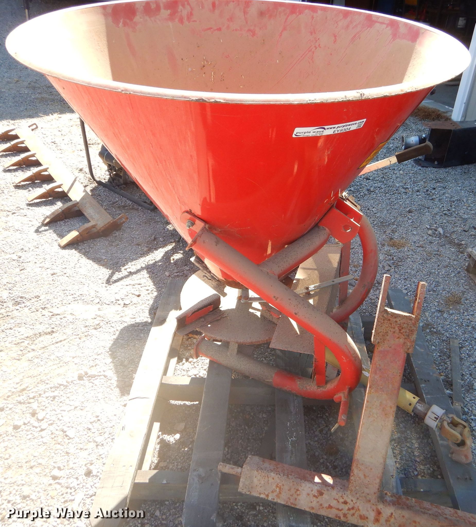 Sitrex 300 spreader in Pittsburg, KS | Item EY9304 sold | Purple Wave