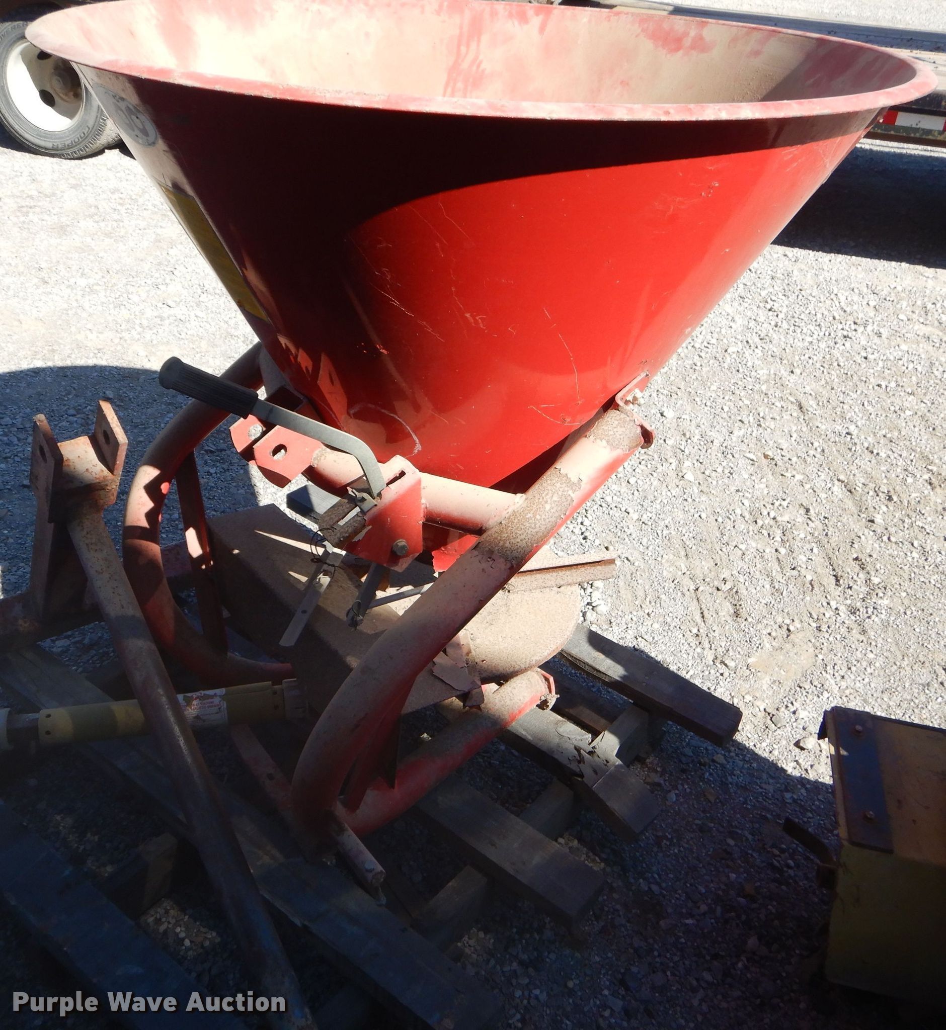 Sitrex 300 spreader in Pittsburg, KS | Item EY9304 sold | Purple Wave