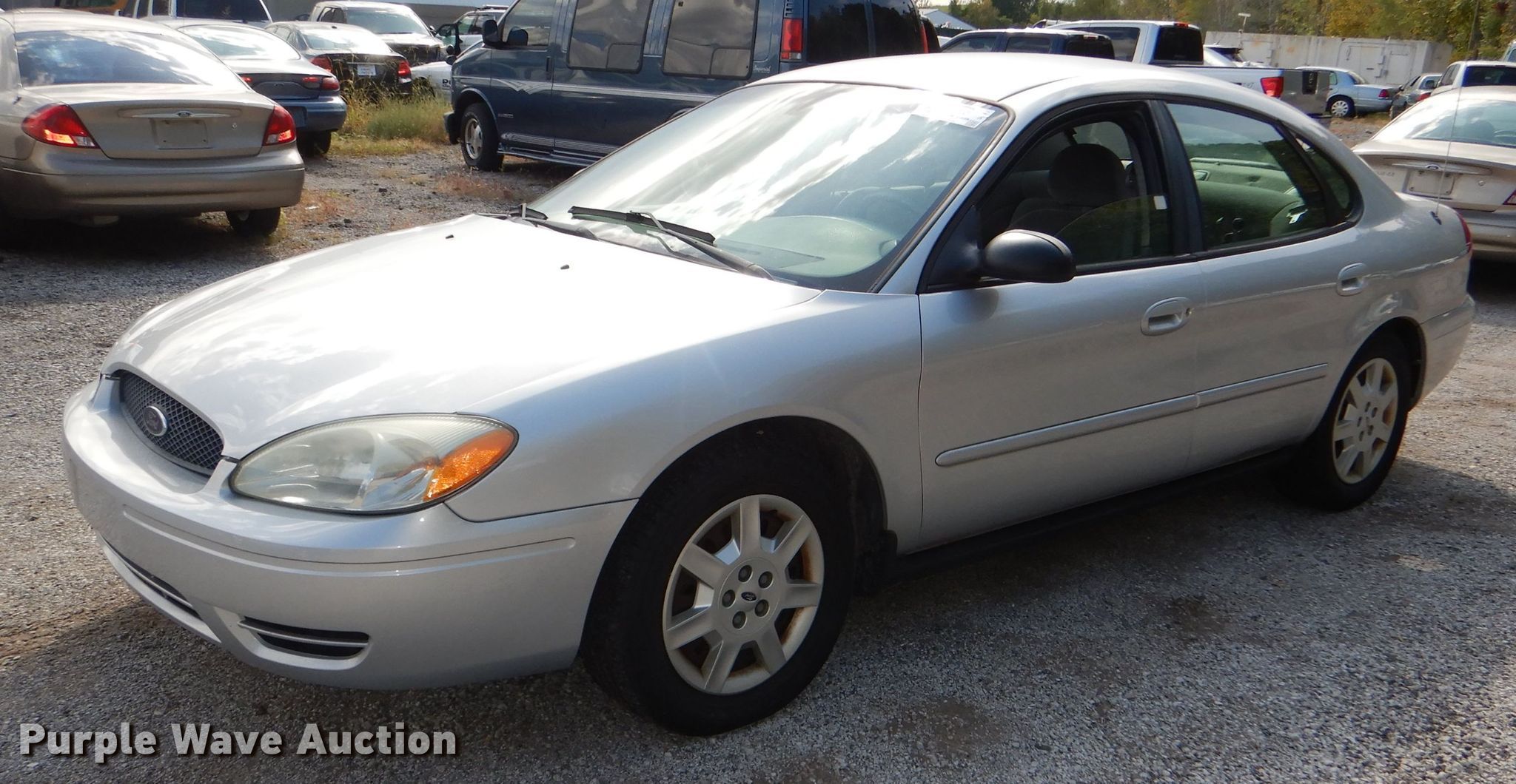 2004 Ford Taurus in Kansas City, KS | Item DI2618 sold | Purple Wave