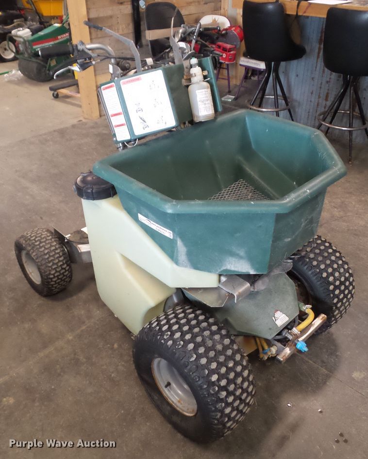 Permagreen Magnum sprayer in Winterset, IA | Item EM9241 sold | Purple Wave