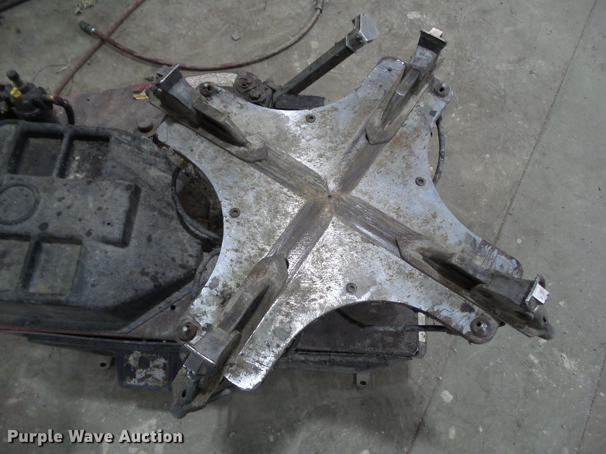 Coats 5060AX rim clamp tire machine in Centerville, IA | Item EM9854 ...