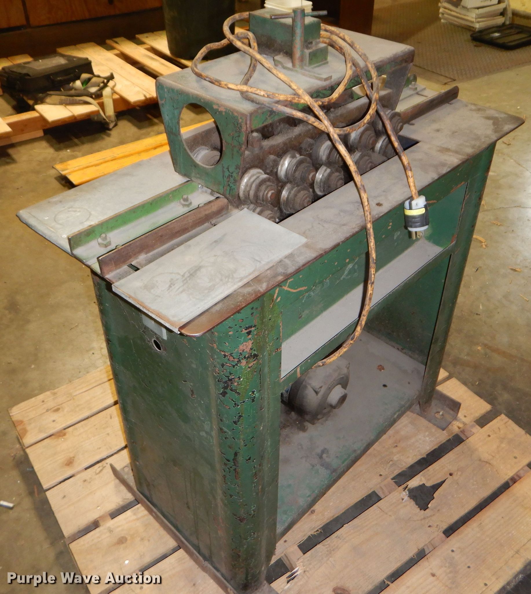 Lockformer machine in Kansas City, KS | Item GJ9973 sold | Purple Wave