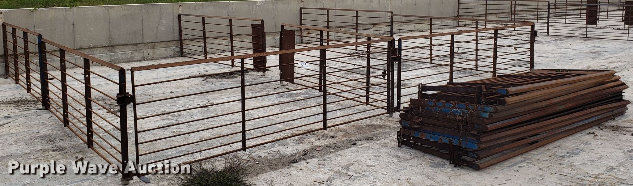 Hog gates/panels kit in La Monte, MO | Item DH2874 sold | Purple Wave