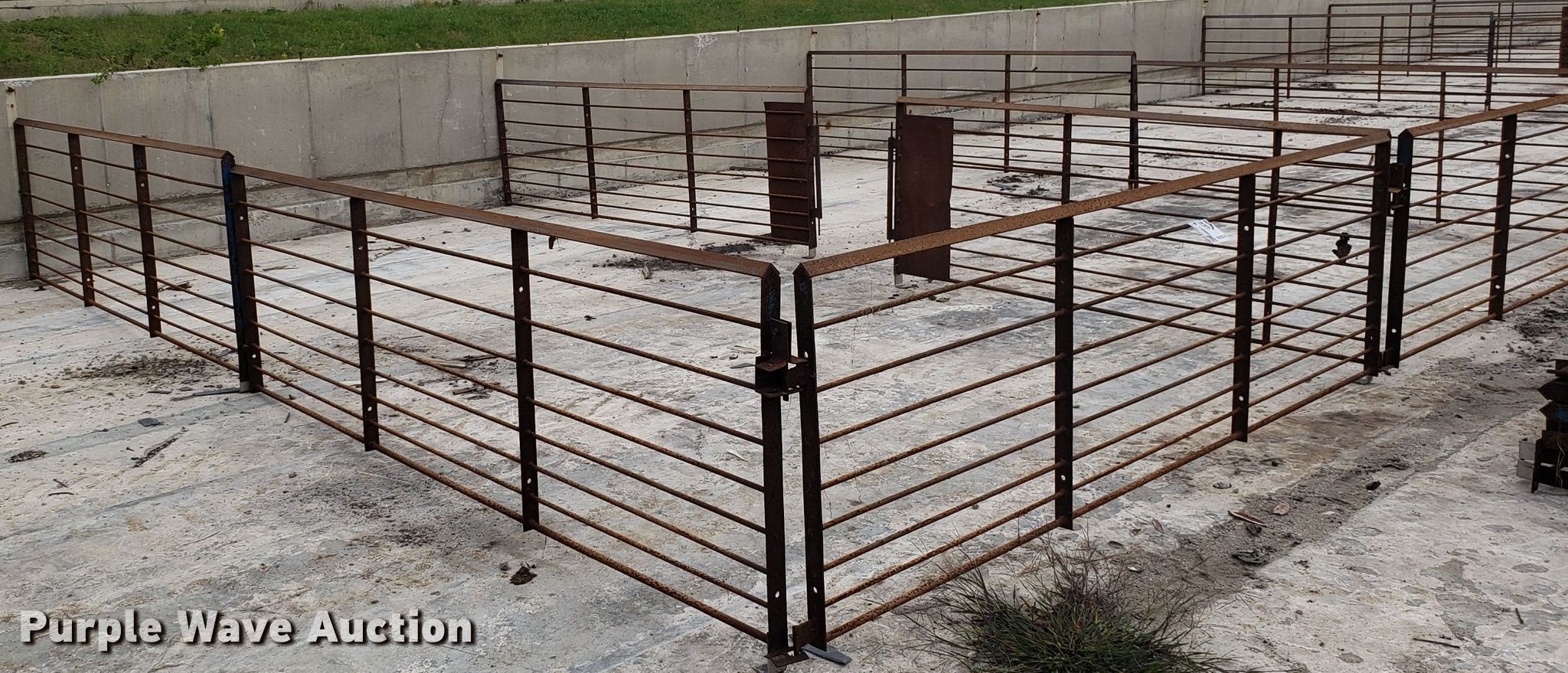 Hog gates/panels kit in La Monte, MO | Item DH2874 sold | Purple Wave