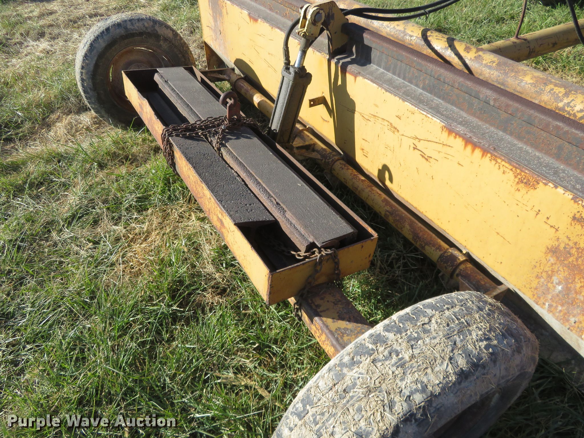 Land leveler scraper in El Dorado, KS | Item EQ9382 sold | Purple Wave