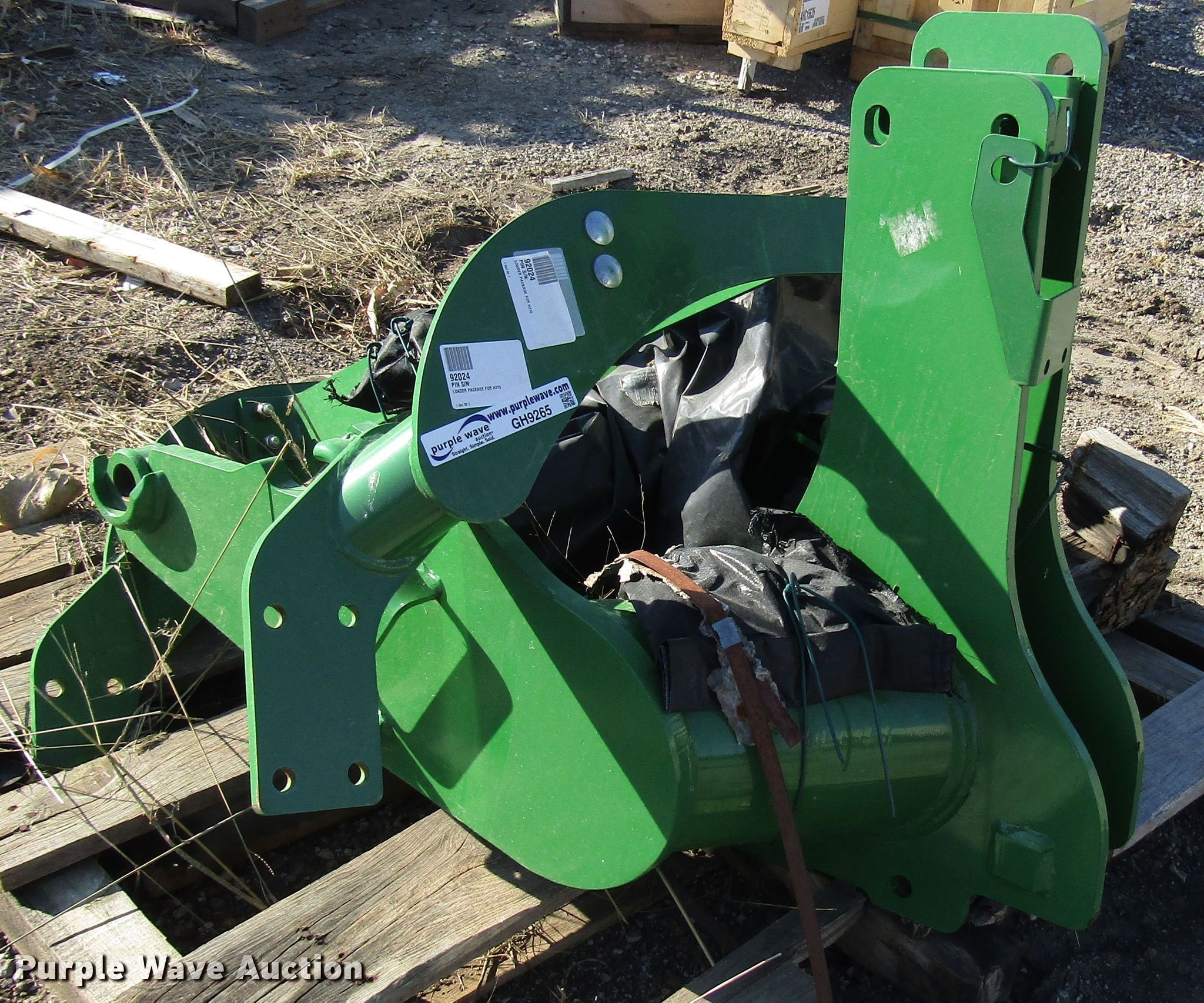 2014 John Deere loader bracket kit in Emporia, KS | Item GH9265 sold ...