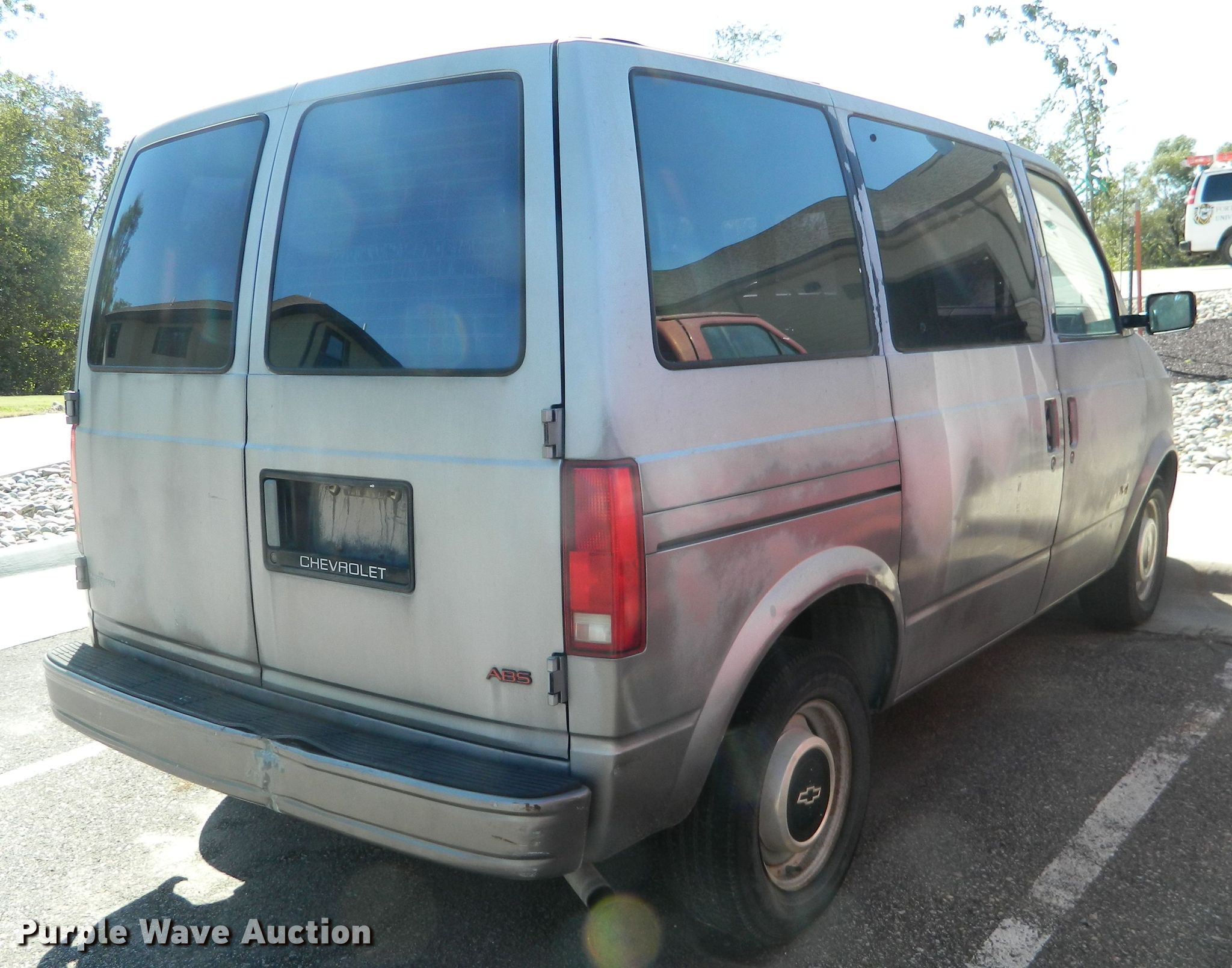 1991 Chevrolet Astro van in Hays, KS | Item GE9849 sold | Purple Wave