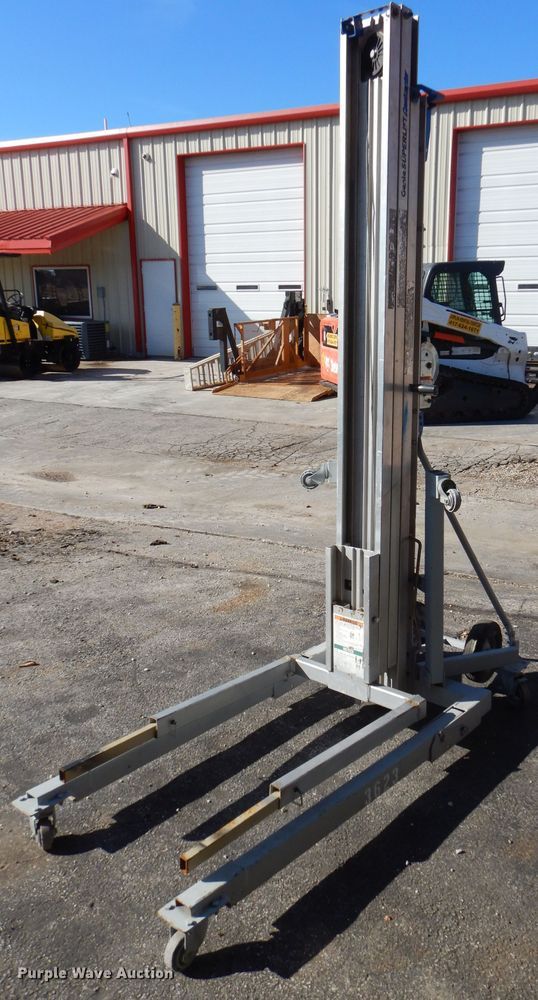 Genie SLC-18 material lift in Joplin, MO | Item FA9857 sold | Purple Wave