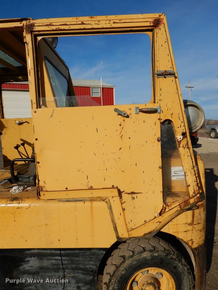 Hyster H80C forklift in Spring Hill, KS | Item DH2713 sold | Purple Wave