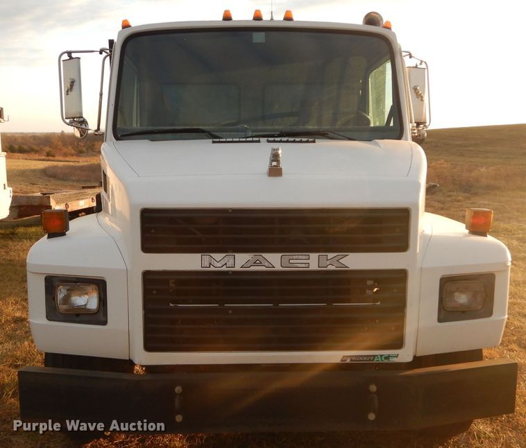 1997 Mack Midliner CS200P flatbed truck in Linwood, KS | Item DH2742 ...