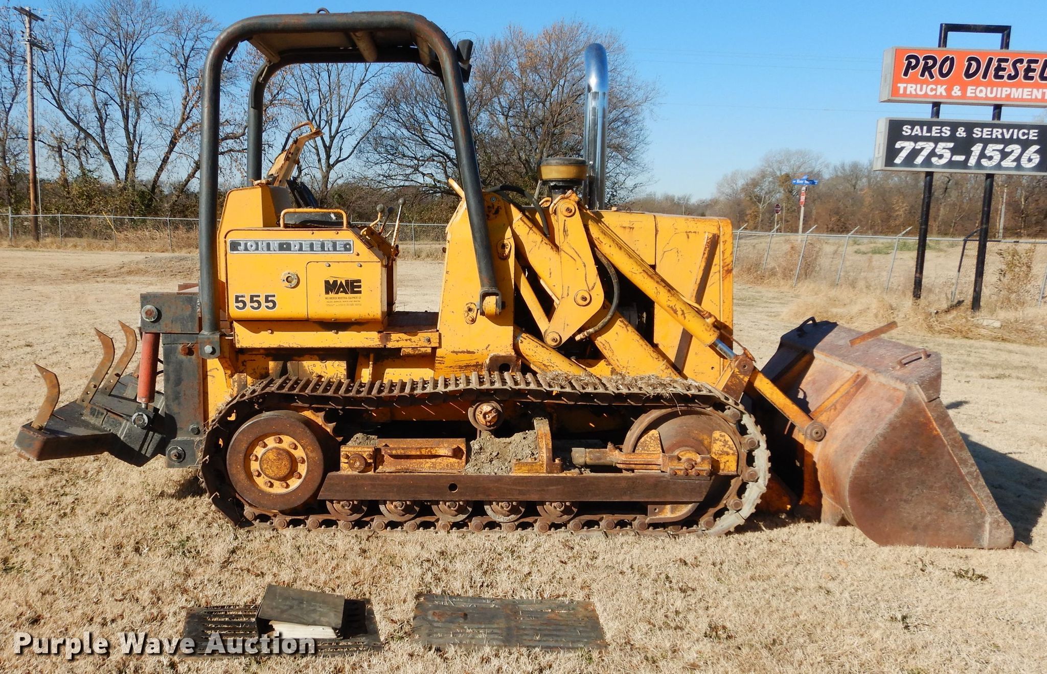 1976 John Deere 555 track loader in Augusta, KS | Item GF9779 sold ...