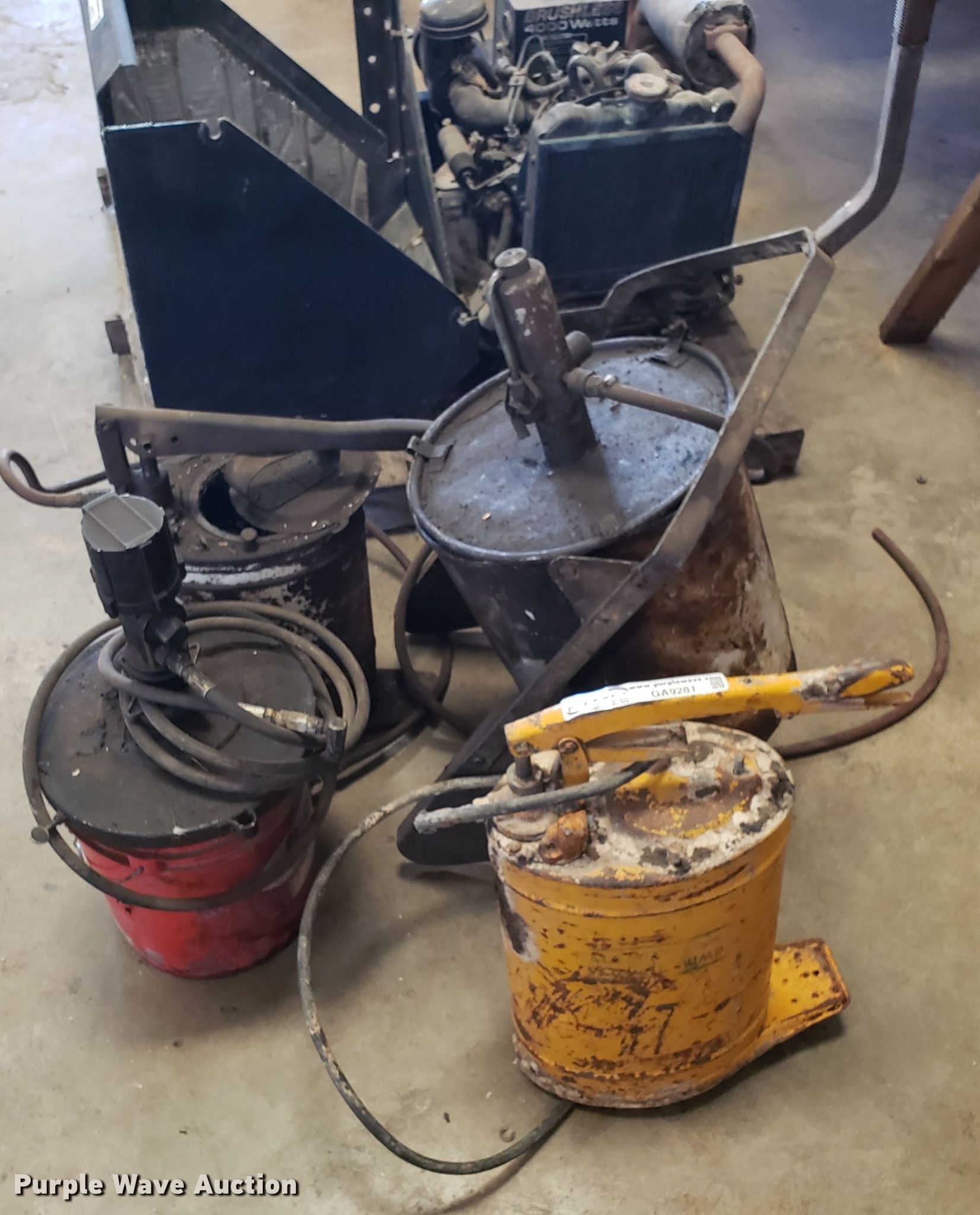 (4) grease pumps in Walnut Grove, MO | Item GA9281 sold | Purple Wave