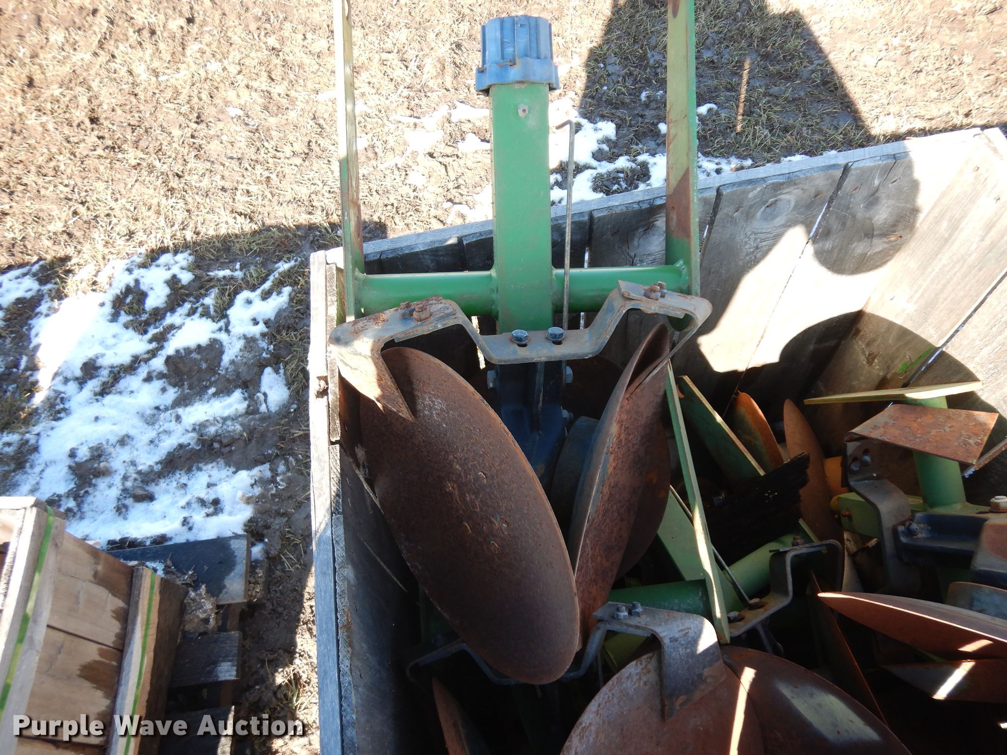 Planter disk openers in Pittsburg, KS | Item GJ9238 sold | Purple Wave