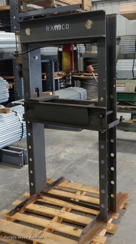Ramco RP55 hydraulic press in Mitchell, SD | Item FU9049 sold | Purple Wave