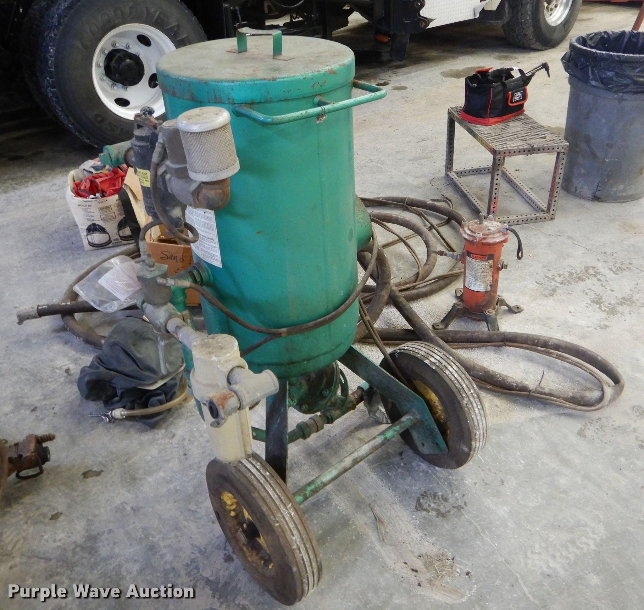 1992 Clemco 1648 sandblaster in Albia, IA | Item DH6950 sold | Purple Wave