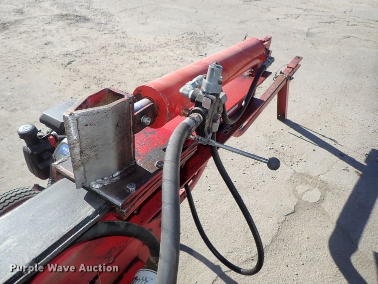 Duerr log splitter in Wichita, KS | Item DC3379 sold | Purple Wave