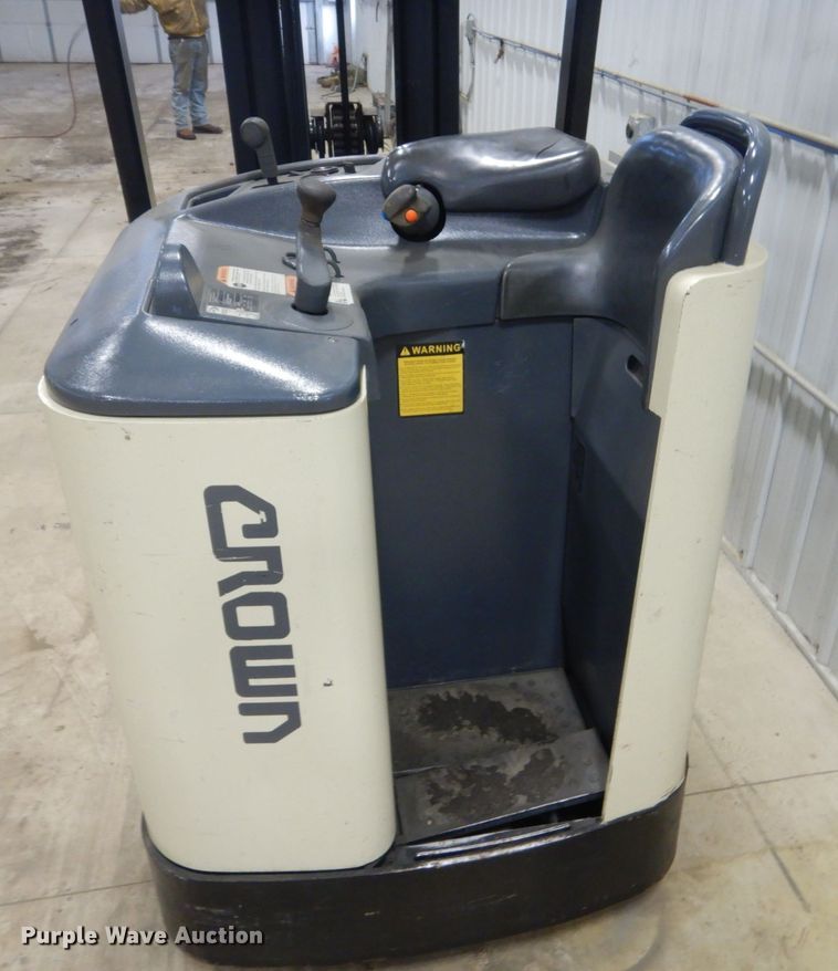 Crown RC-3020-30 forklift in Hutchinson, MN | Item FU9057 sold | Purple ...