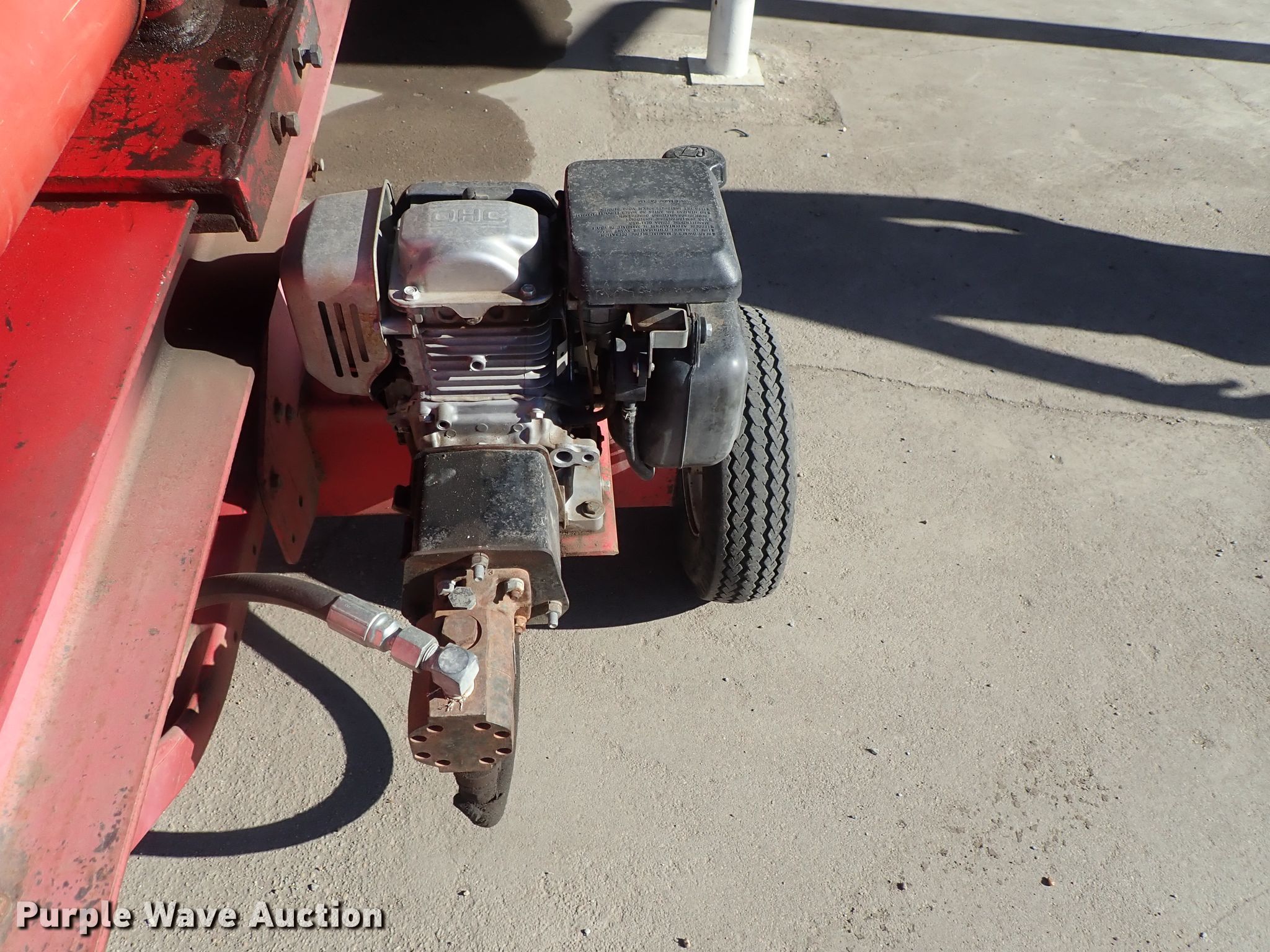 Duerr log splitter in Wichita, KS | Item DC3379 sold | Purple Wave