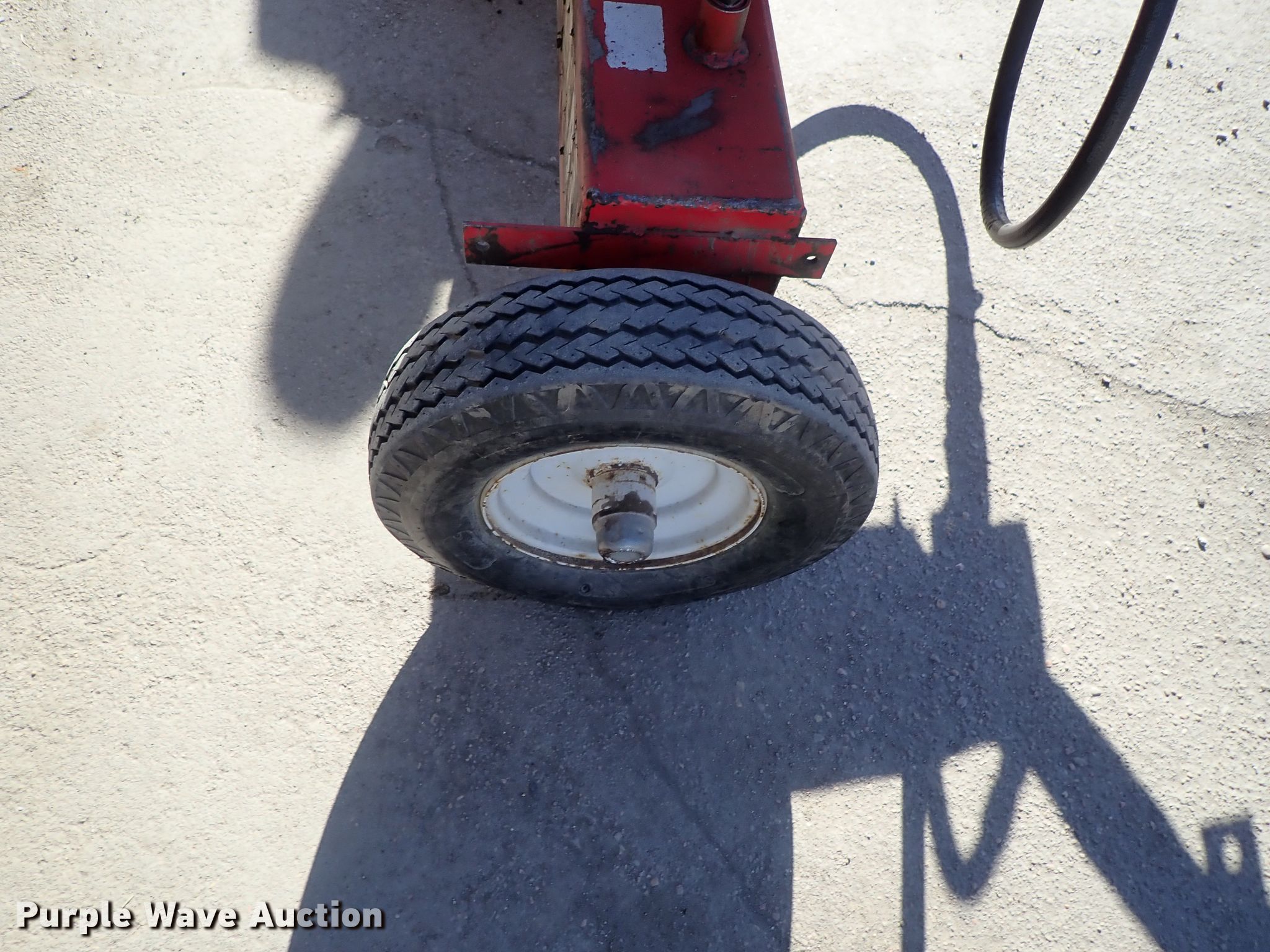 Duerr log splitter in Wichita, KS | Item DC3379 sold | Purple Wave