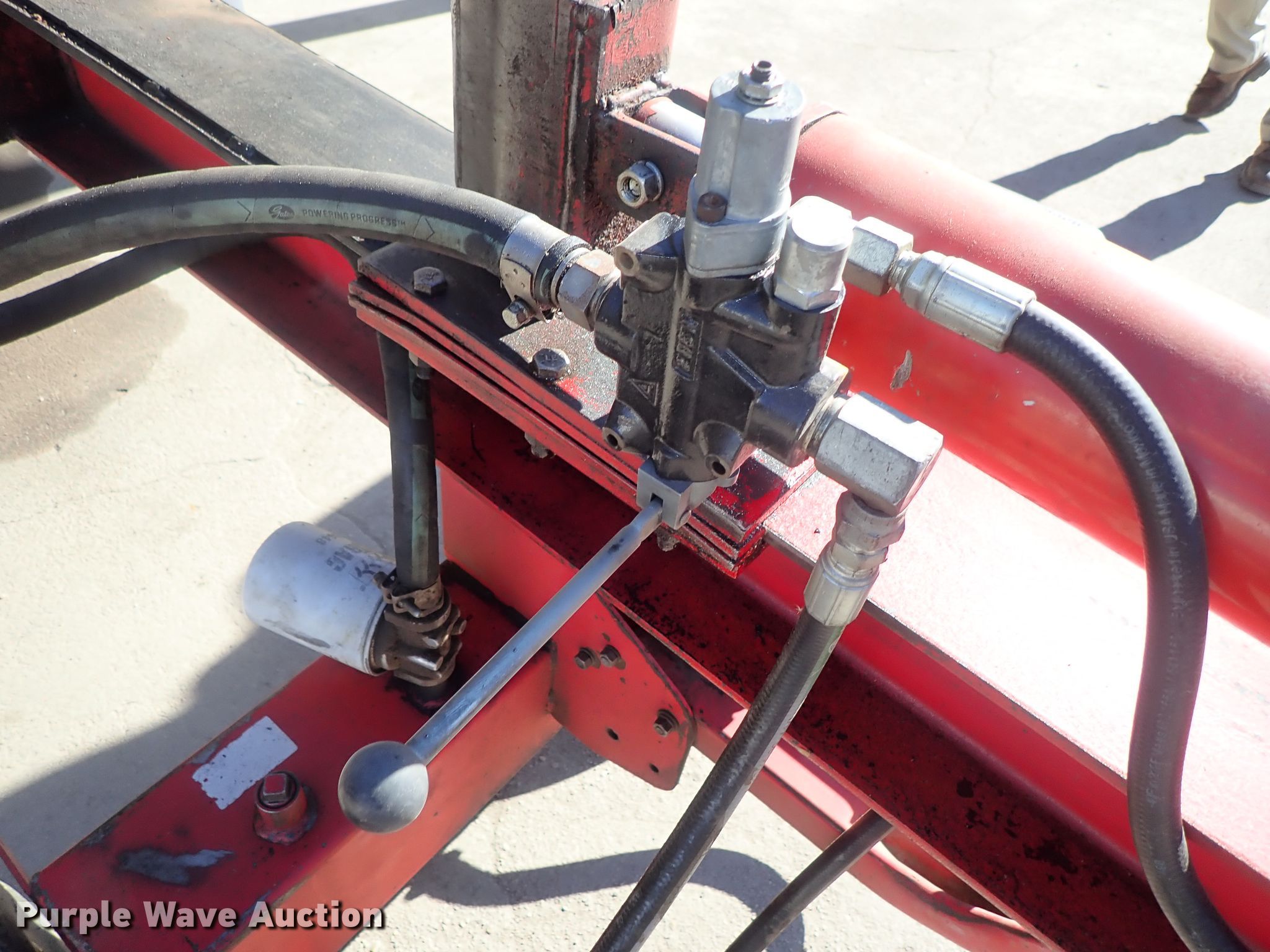 Duerr log splitter in Wichita, KS | Item DC3379 sold | Purple Wave