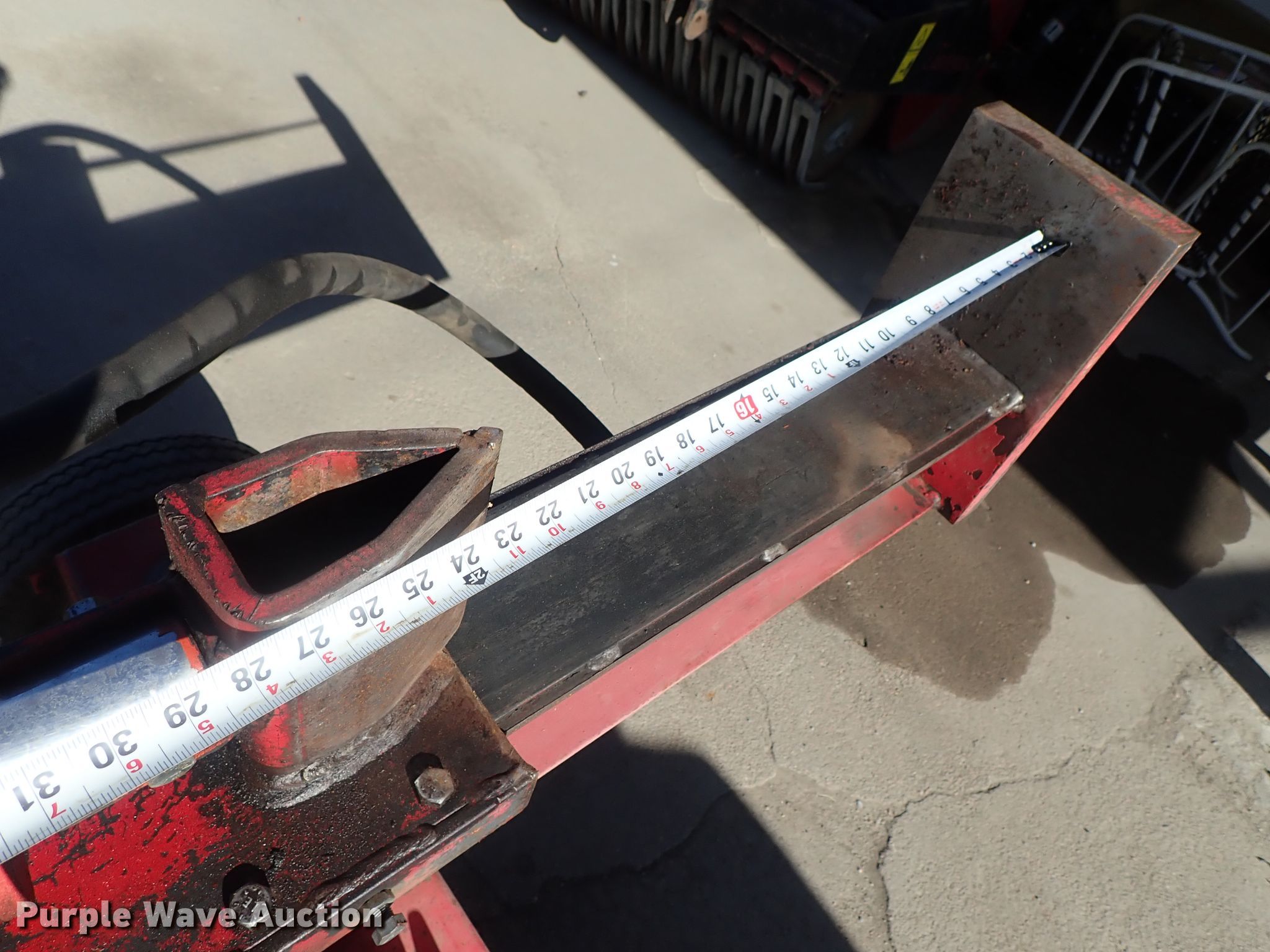 Duerr log splitter in Wichita, KS | Item DC3379 sold | Purple Wave