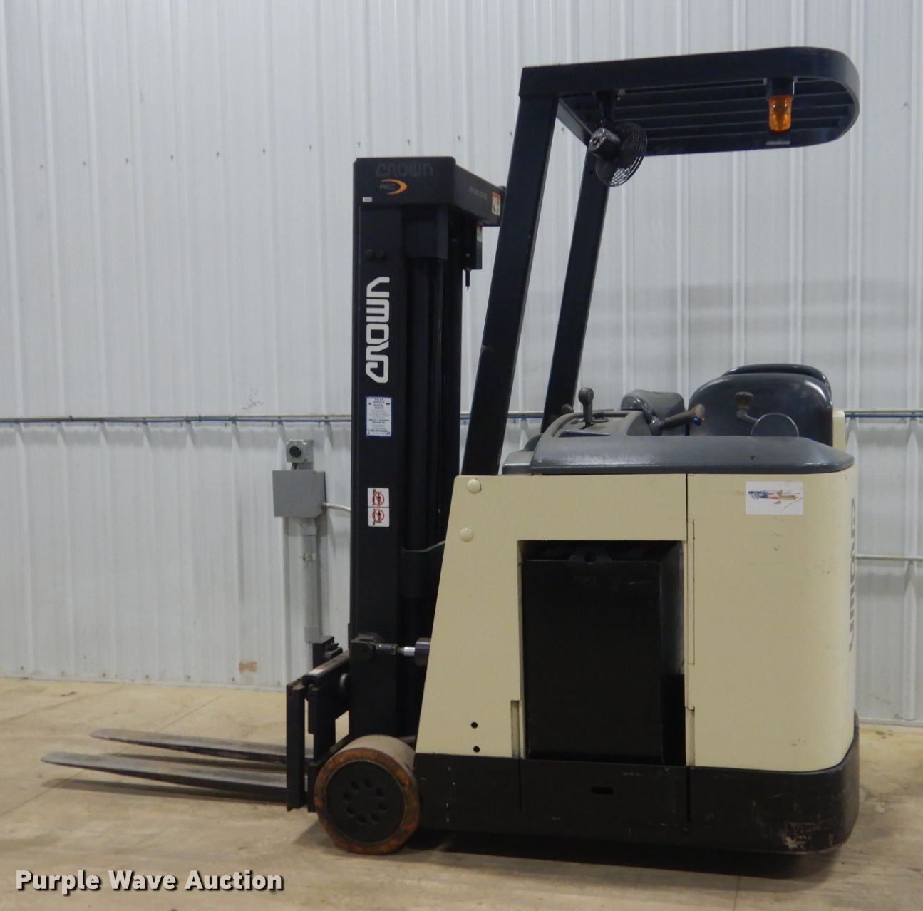 Crown RC-3020-30 forklift in Hutchinson, MN | Item FU9057 sold | Purple ...