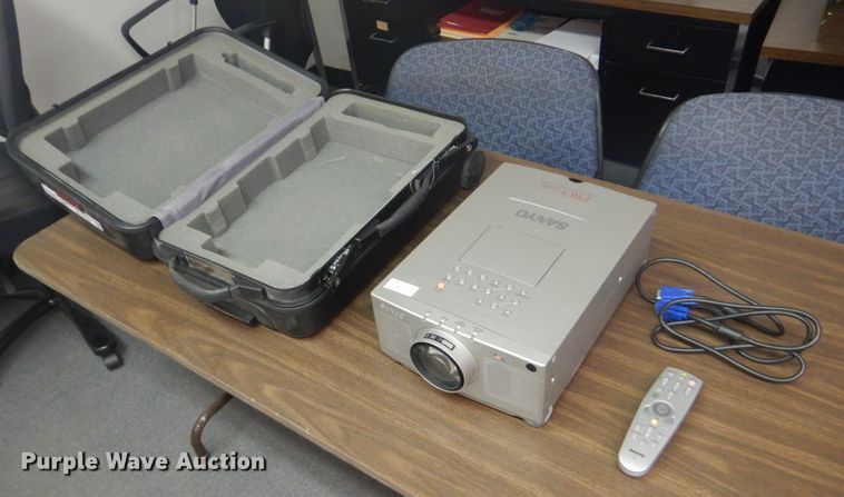 Sanyo Pro Extra X projector in Tulsa, OK | Item FF9192 sold | Purple Wave