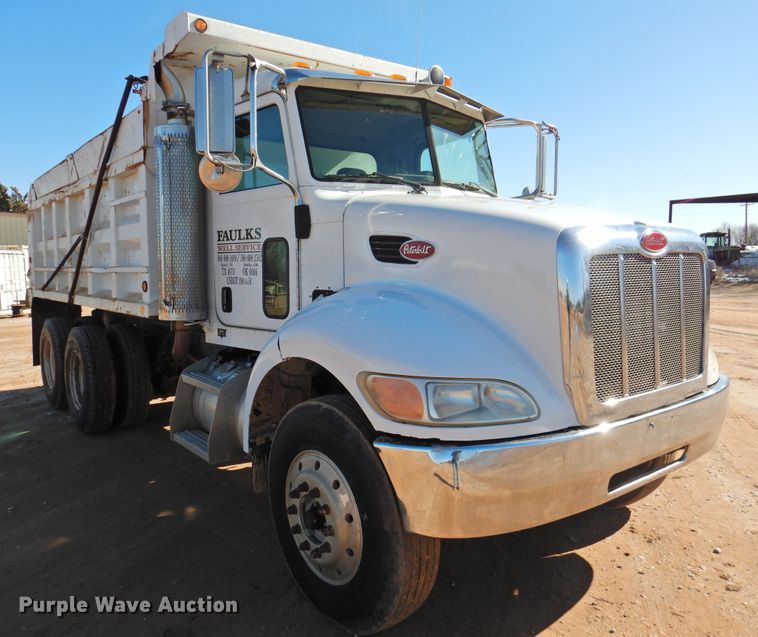 2005 Peterbilt 335 dump truck in Quail, TX | Item DI0023 sold | Purple Wave