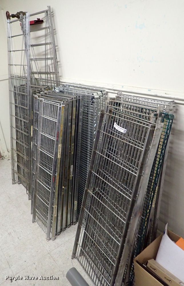 Wire racks in Hutchinson, KS | Item FF9373 sold | Purple Wave