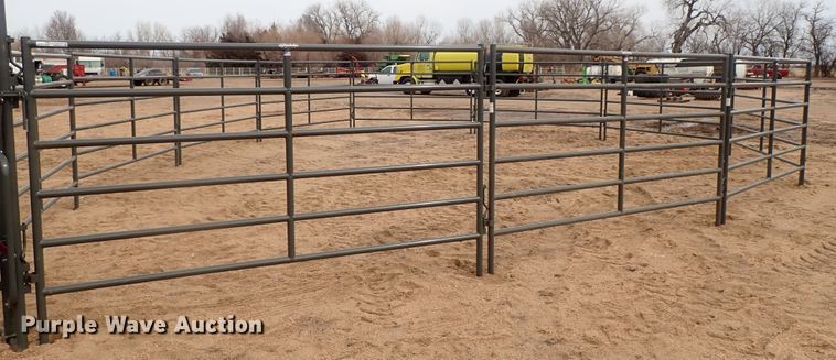 (11) WW livestock panels in Kinsley, KS | Item GW9216 sold | Purple Wave