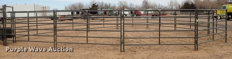 (11) WW livestock panels in Kinsley, KS | Item GW9216 sold | Purple Wave