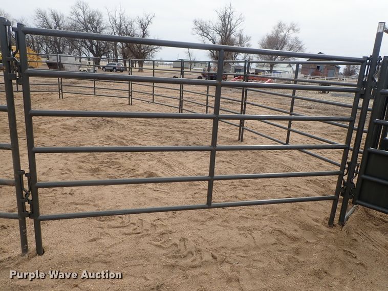 (11) WW livestock panels in Kinsley, KS | Item GW9216 sold | Purple Wave