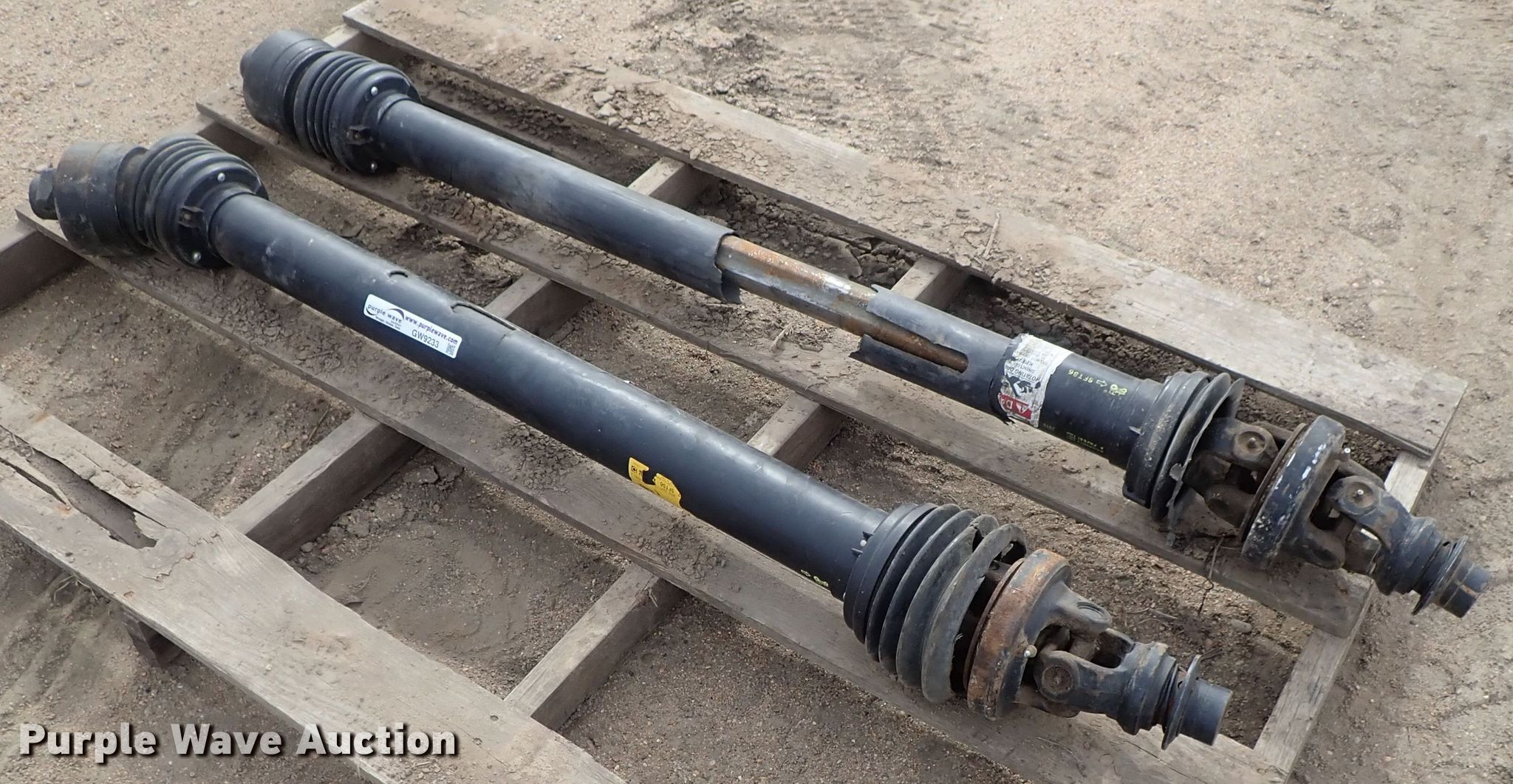 (2) drive shafts in Kinsley, KS | Item GW9233 sold | Purple Wave