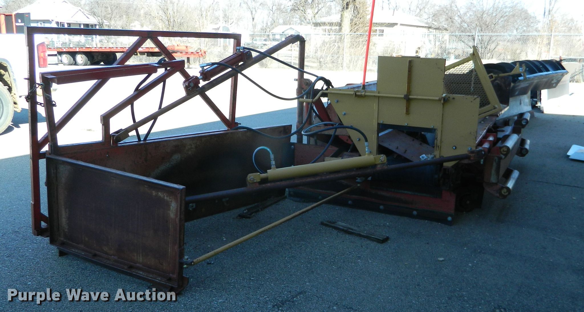 1996 HTC 2000 shoulder spreader in Salina, KS | Item DE4424 sold ...