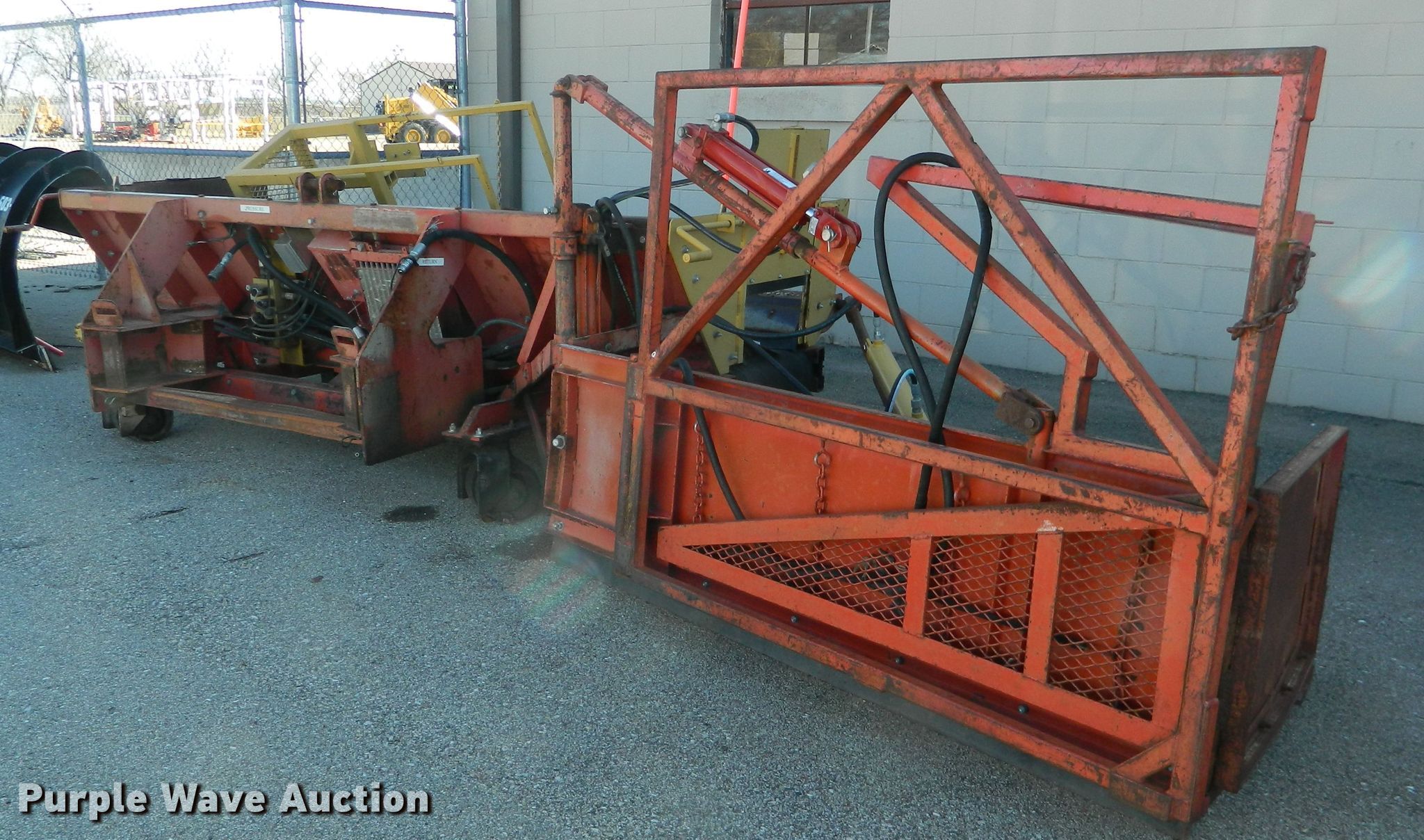 1996 HTC 2000 shoulder spreader in Salina, KS | Item DE4424 sold ...