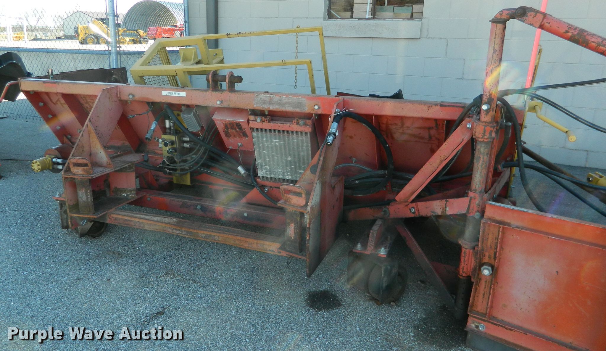 1996 HTC 2000 shoulder spreader in Salina, KS | Item DE4424 sold ...
