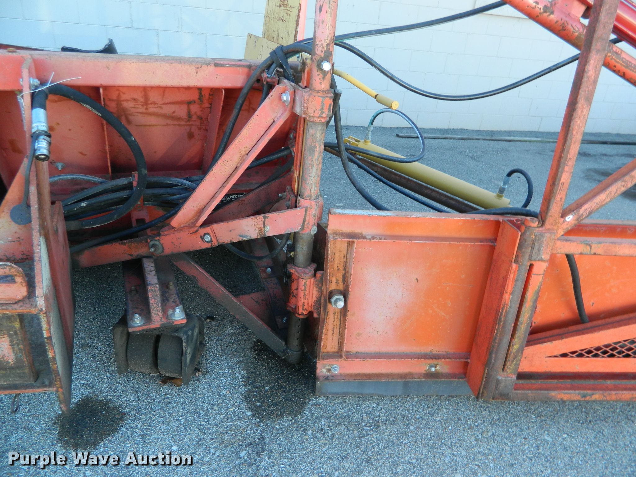 1996 HTC 2000 shoulder spreader in Salina, KS | Item DE4424 sold ...