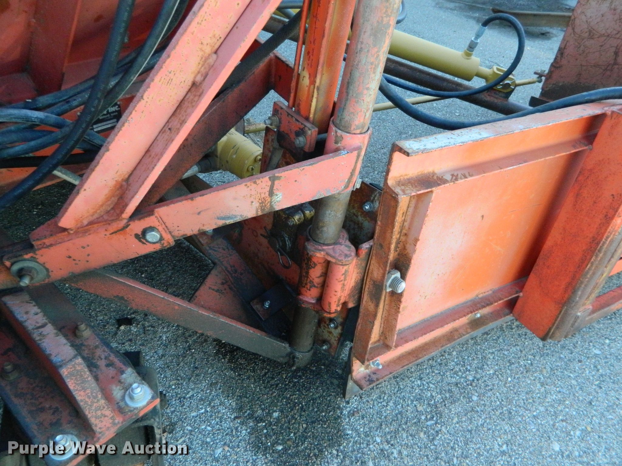 1996 HTC 2000 shoulder spreader in Salina, KS | Item DE4424 sold ...