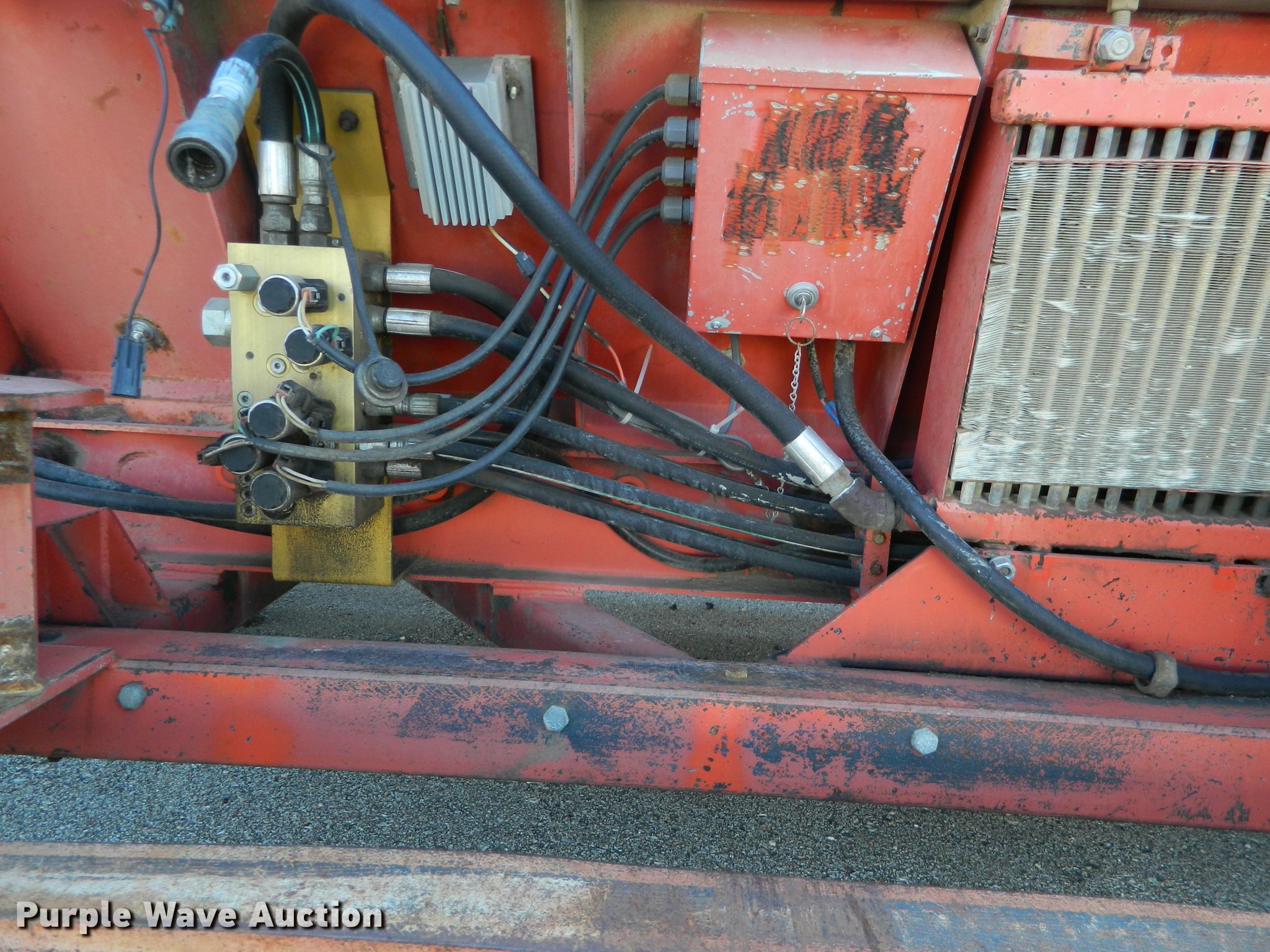 1996 HTC 2000 shoulder spreader in Salina, KS | Item DE4424 sold ...