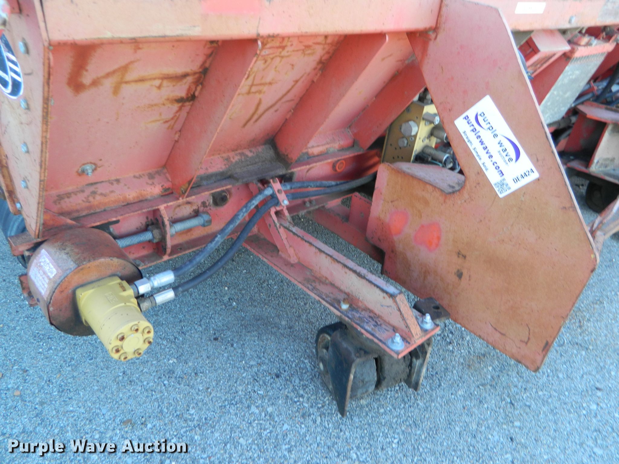 1996 HTC 2000 shoulder spreader in Salina, KS | Item DE4424 sold ...