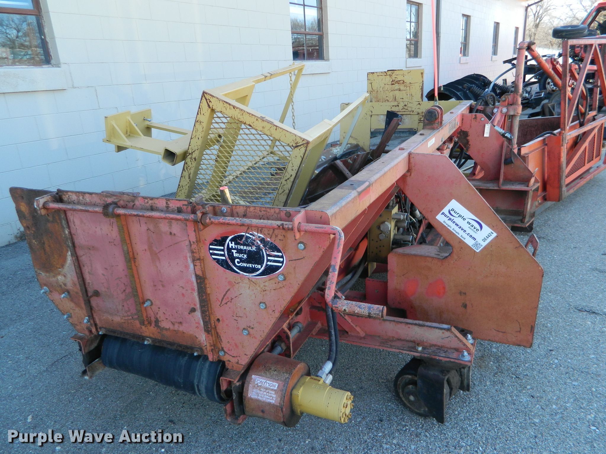 1996 HTC 2000 shoulder spreader in Salina, KS | Item DE4424 sold ...