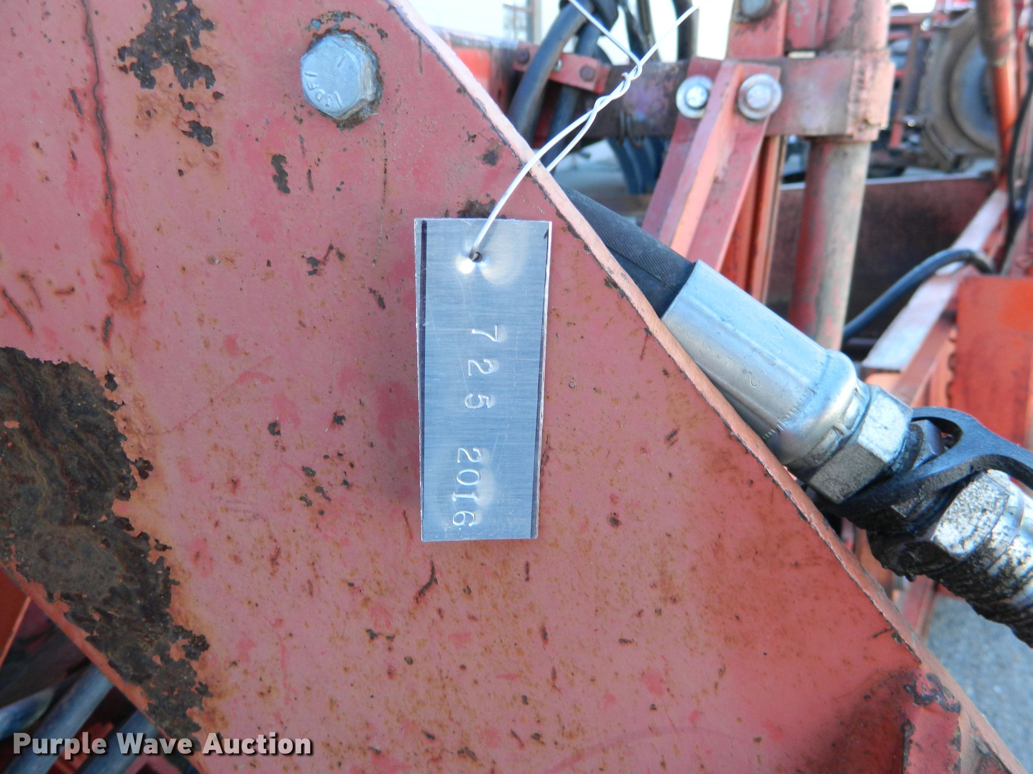 1996 HTC 2000 shoulder spreader in Salina, KS | Item DE4424 sold ...