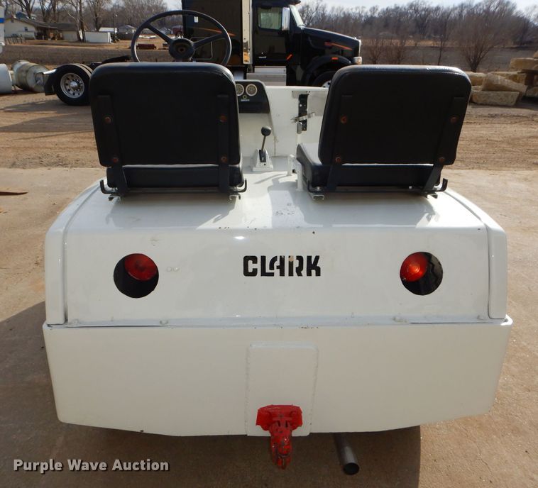 Clark CTA50E tug in Lawrence, KS | Item DH4353 sold | Purple Wave