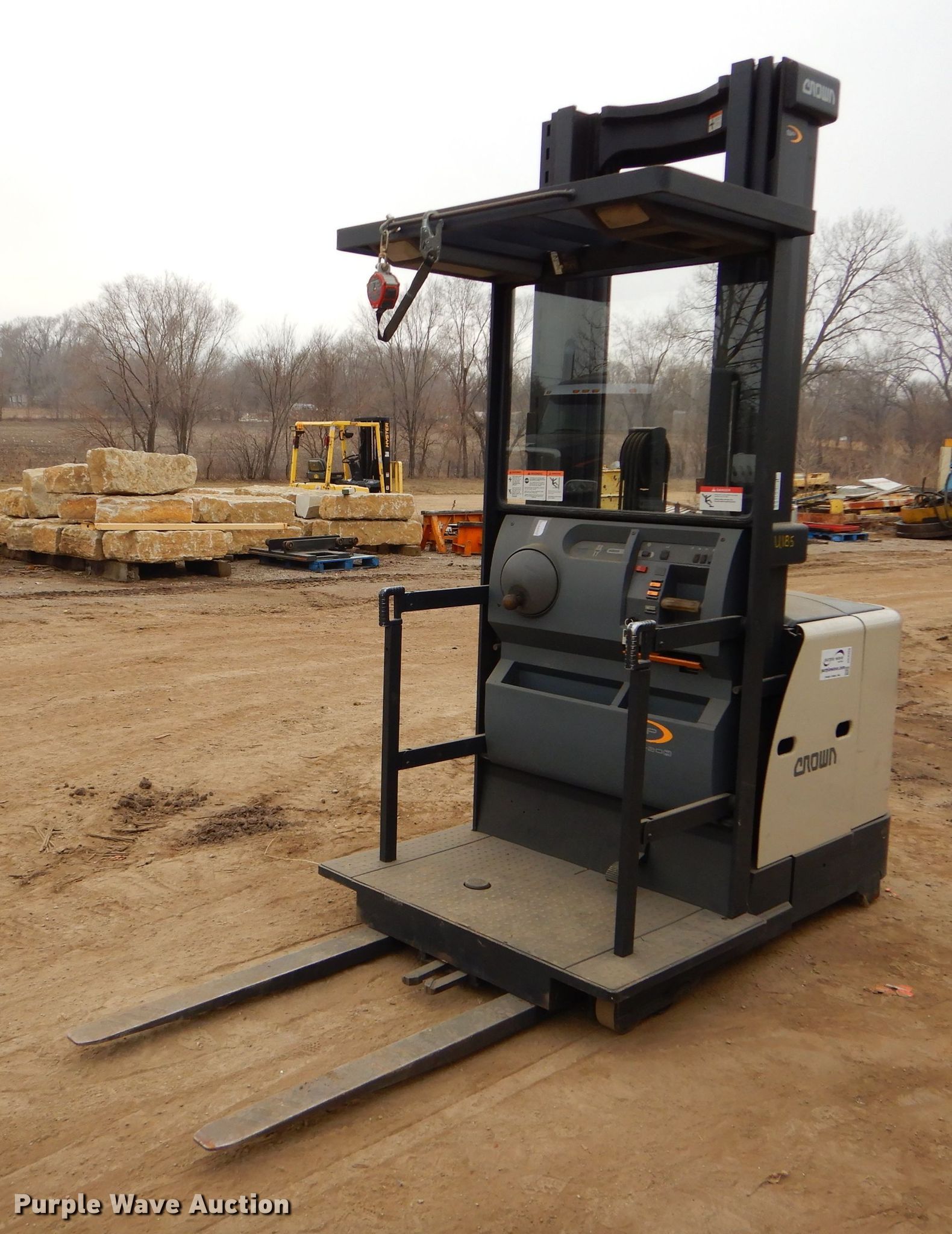 Crown SP3420-30 forklift in Lawrence, KS | Item DH4358 sold | Purple Wave